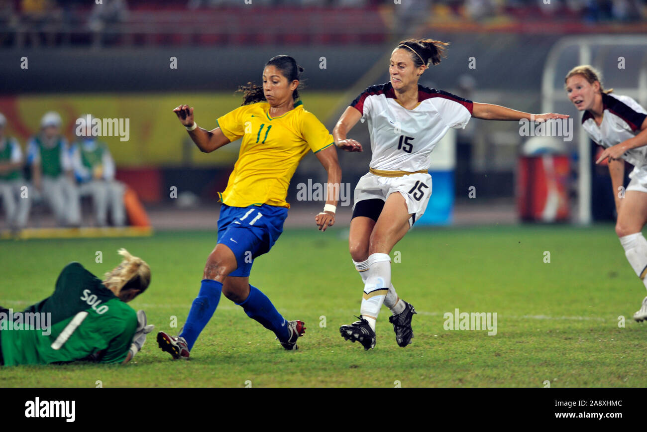 Usa keeper hope solo collects hi-res stock photography and images - Alamy