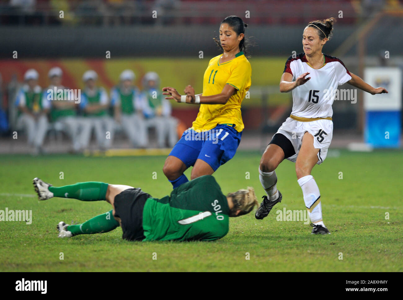 Usa keeper hope solo collects hi-res stock photography and images - Alamy