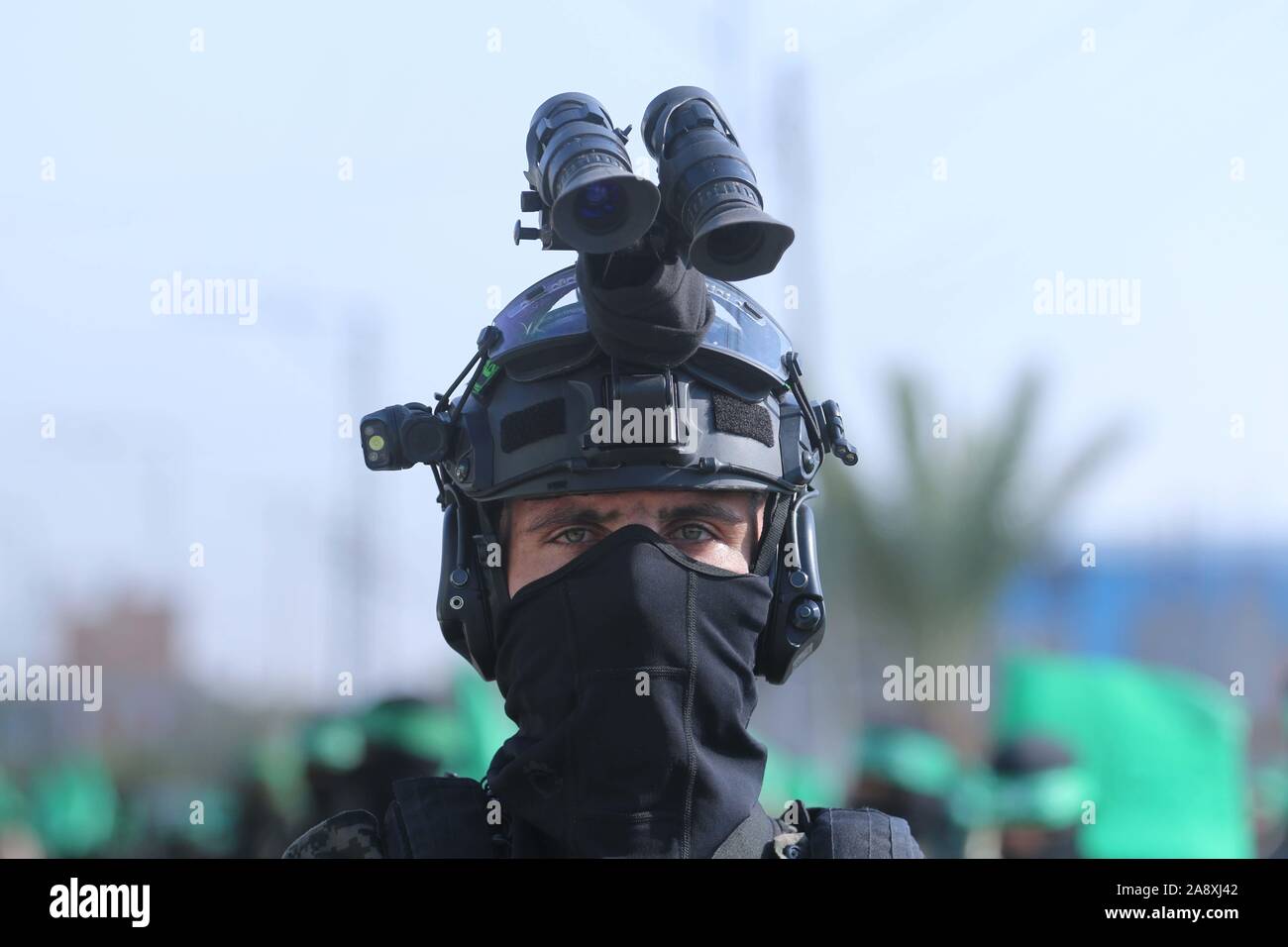 Hamas militant parade hi-res stock photography and images - Alamy