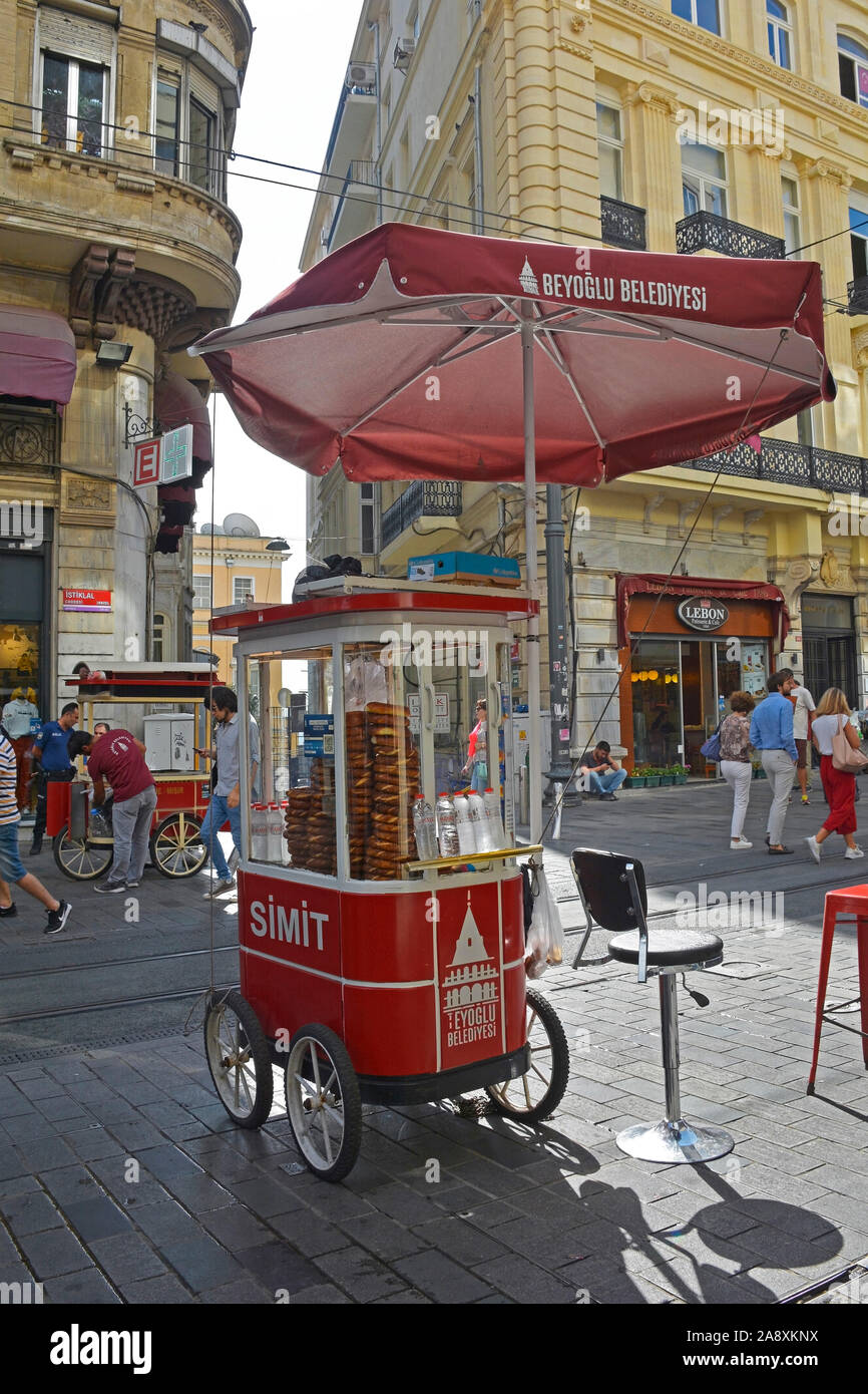 Street food cart istanbul turkey hi-res stock photography and images ...