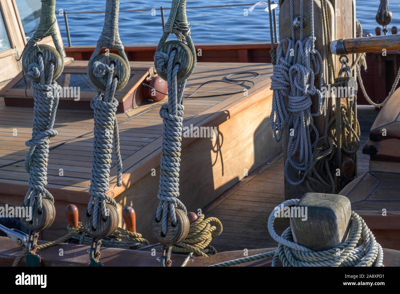 Old sailing wooden blocks rigging hi-res stock photography and images ...