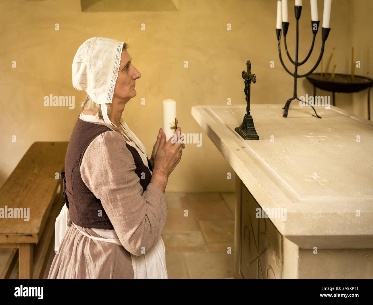 Prayer praying medieval hi-res stock photography and images - Alamy
