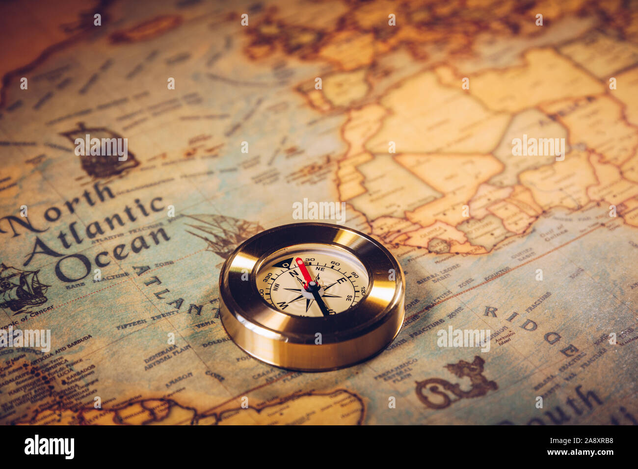 World map with compass hi-res stock photography and images - Alamy