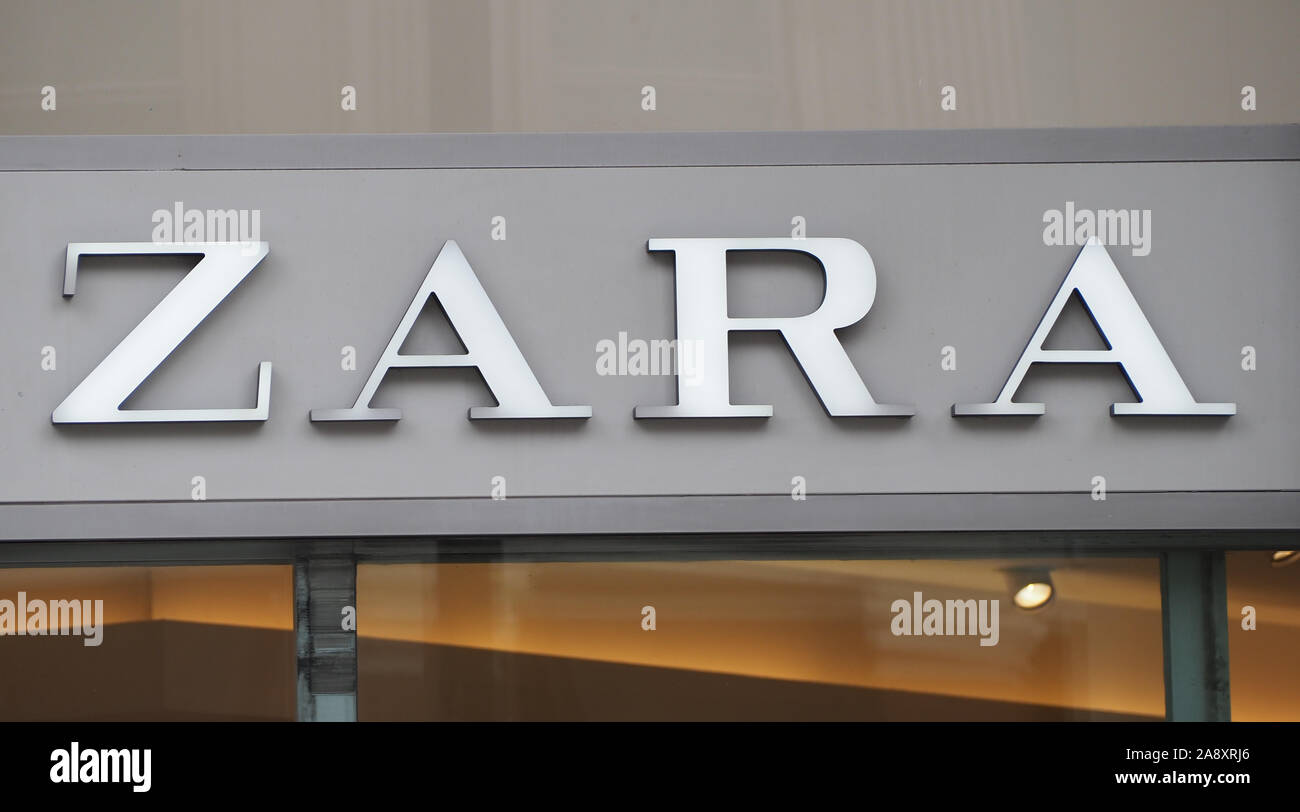 London zara store hi-res stock photography and images - Alamy