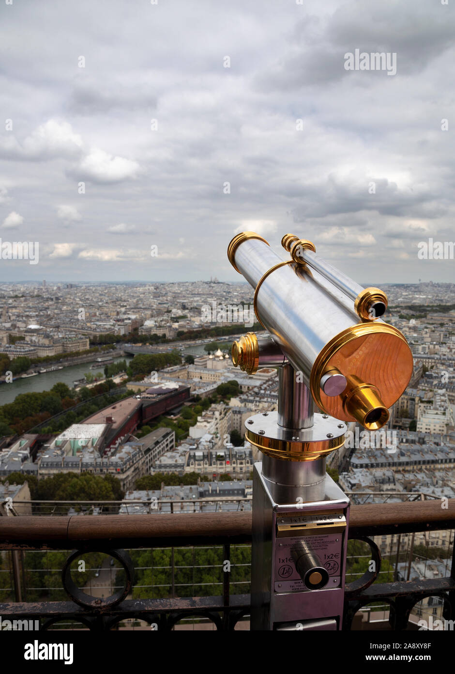 Telescope eiffel tower hi-res stock photography and images - Alamy