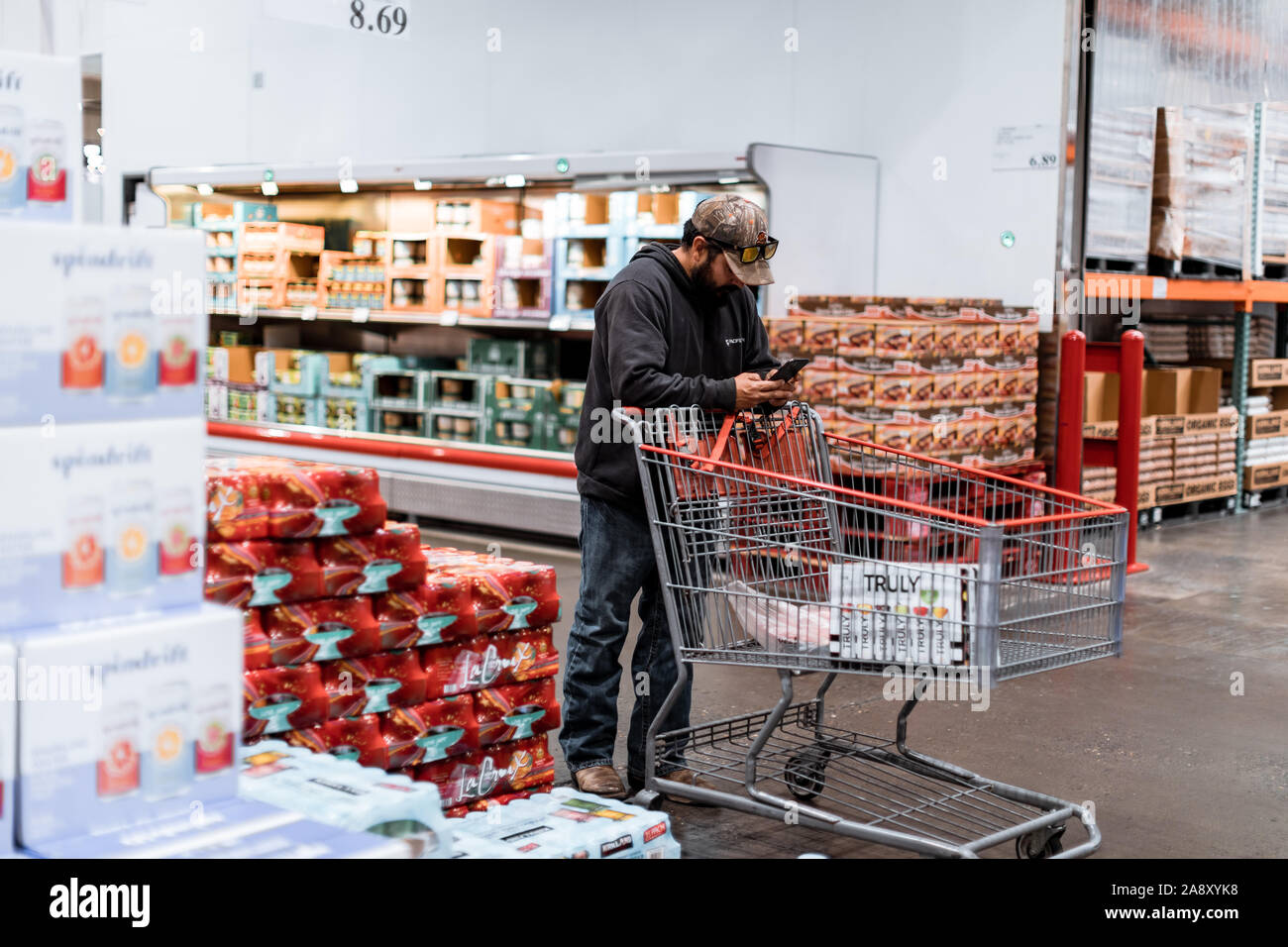 Costco shopping trolley hi-res stock photography and images - Alamy