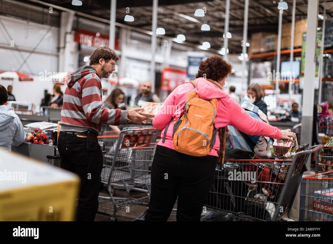 Costco shopping trolley hi-res stock photography and images - Alamy