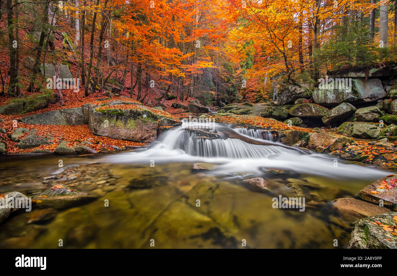 Wodospady gory hi-res stock photography and images - Alamy