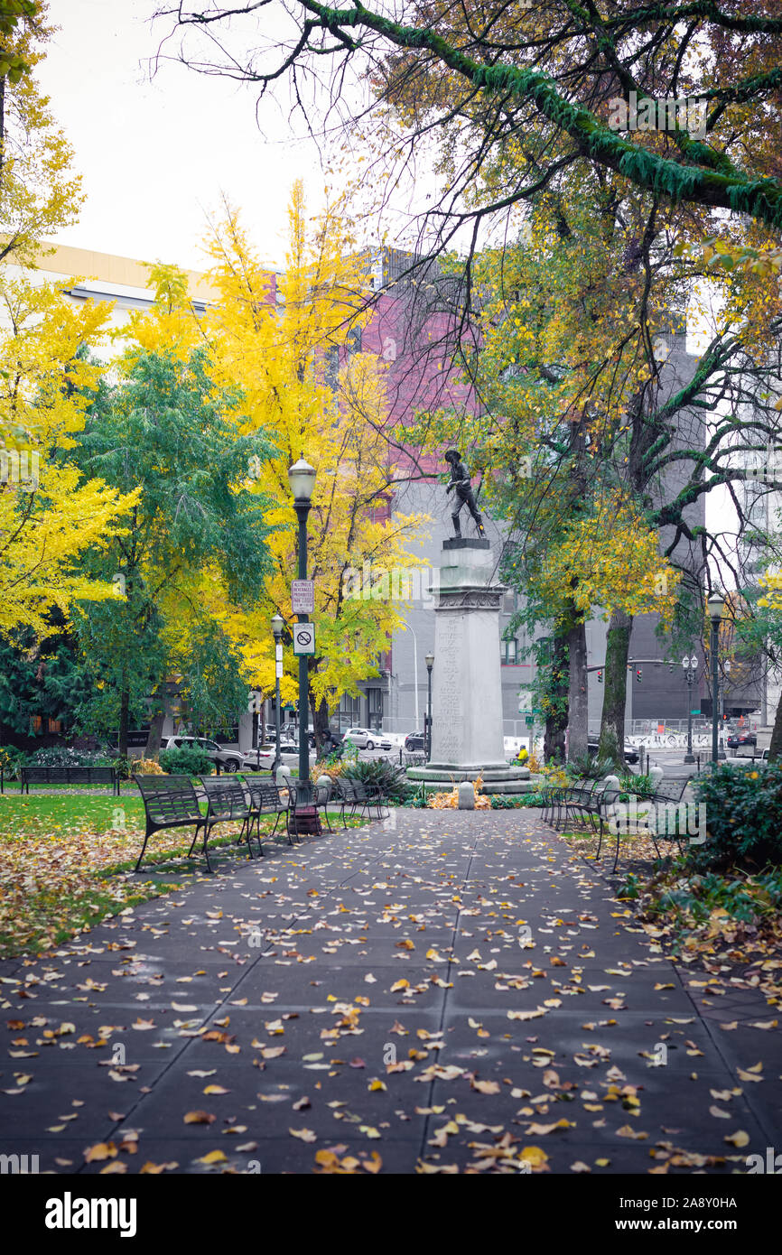 Portland, Oregon - Nov 10, 2019 : Scene of yellow autumn park in ...