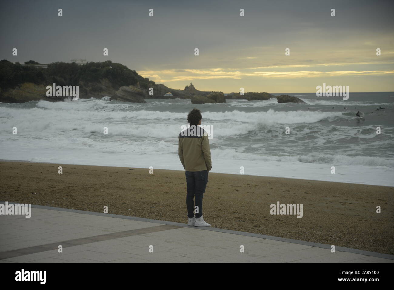 Contemplation man hi-res stock photography and images - Alamy