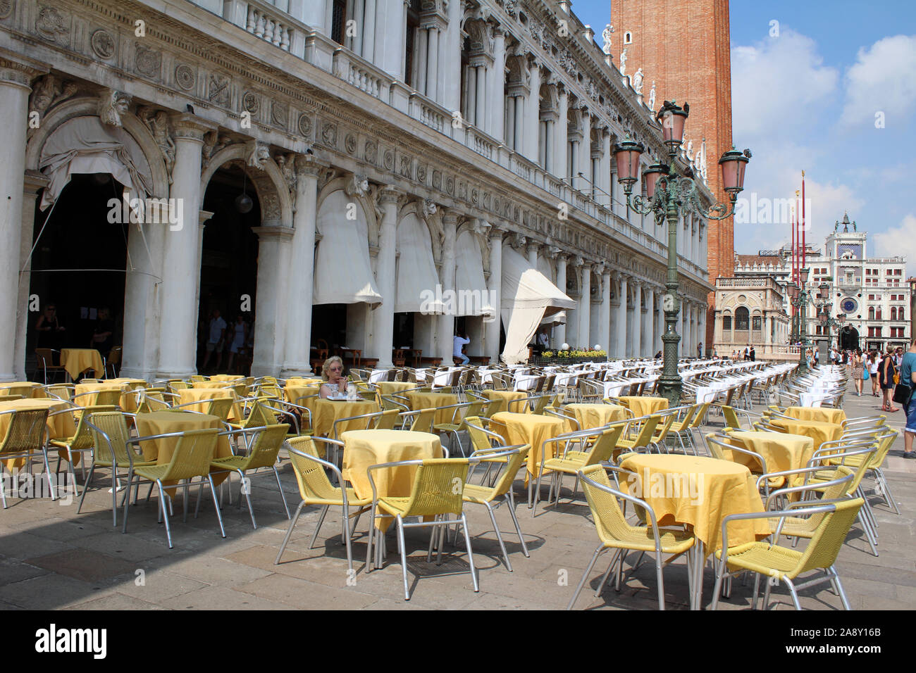 Floating restaurant italy hi-res stock photography and images - Alamy