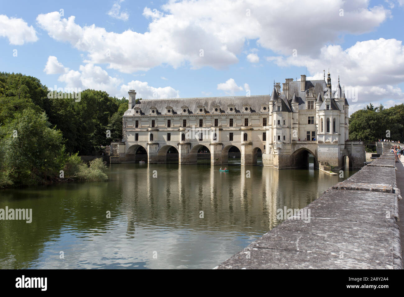 French chateau spanning the river cher hi-res stock photography and ...