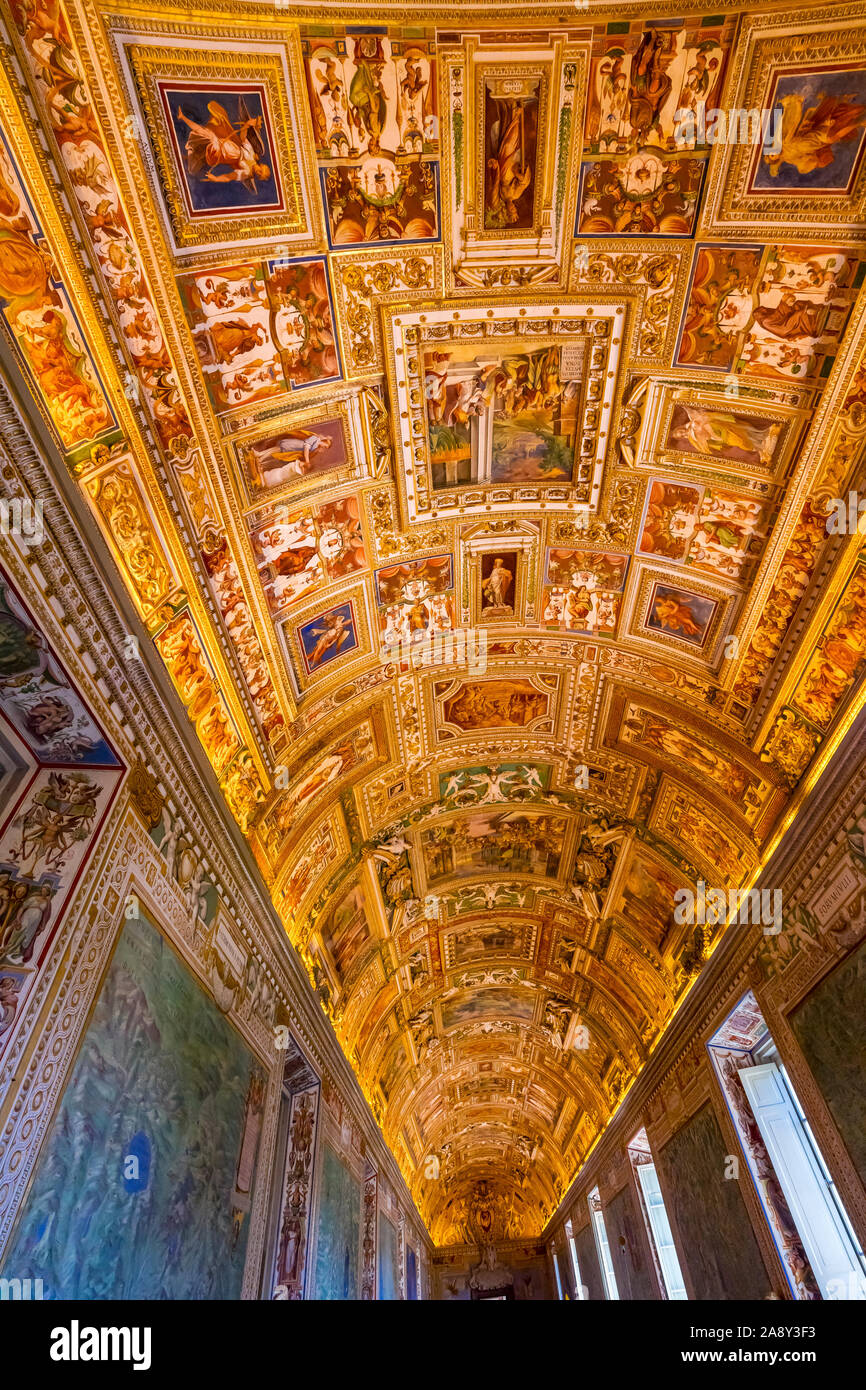 Map room vatican ceiling hi-res stock photography and images - Alamy