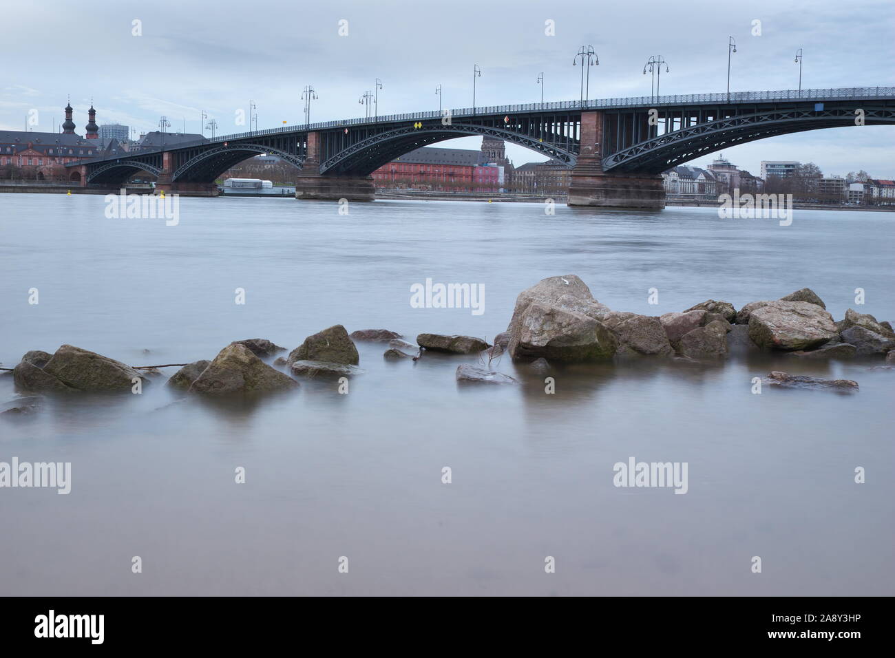 Mainz bank of river hi-res stock photography and images - Alamy