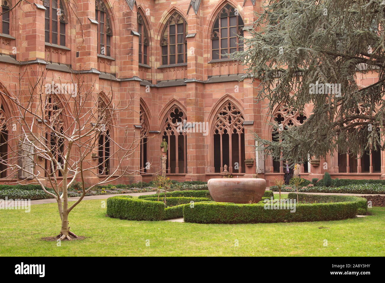 Cathedral cemetery hi-res stock photography and images - Alamy