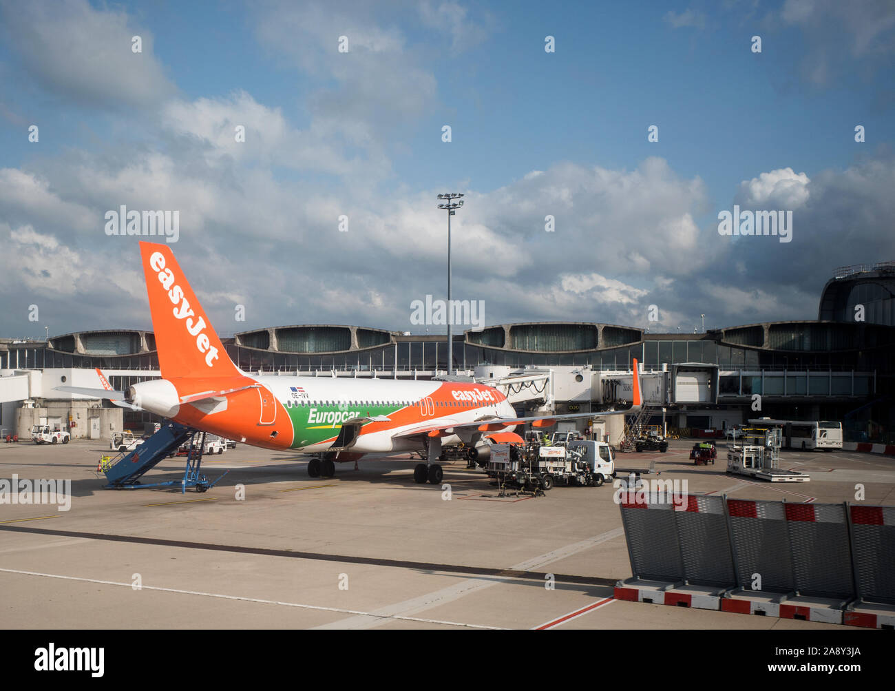 Roissy airport logo hi-res stock photography and images - Alamy