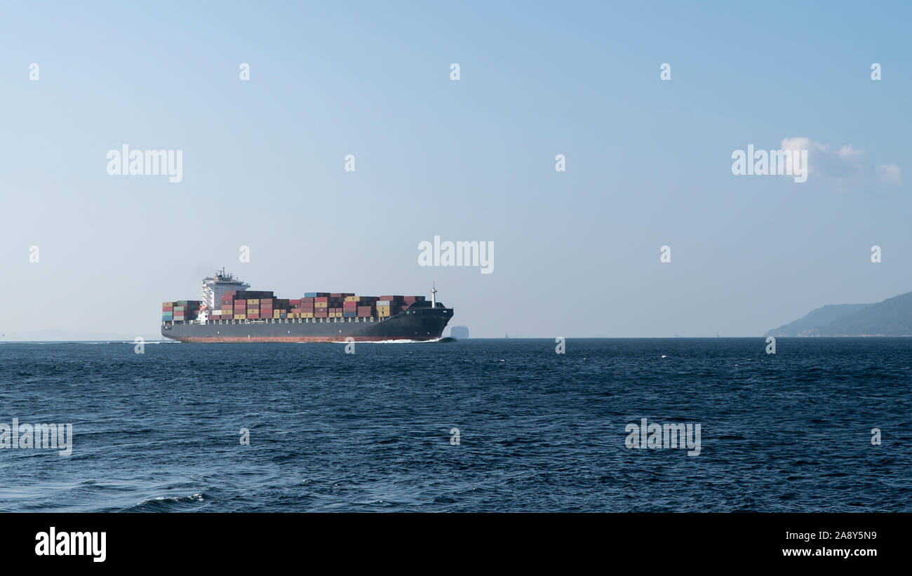 Shipping container at sea hi-res stock photography and images - Alamy