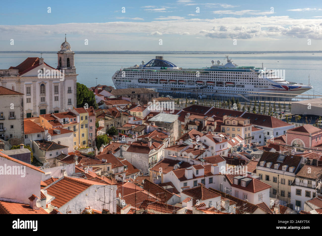 Altstadt portugal hi-res stock photography and images - Alamy