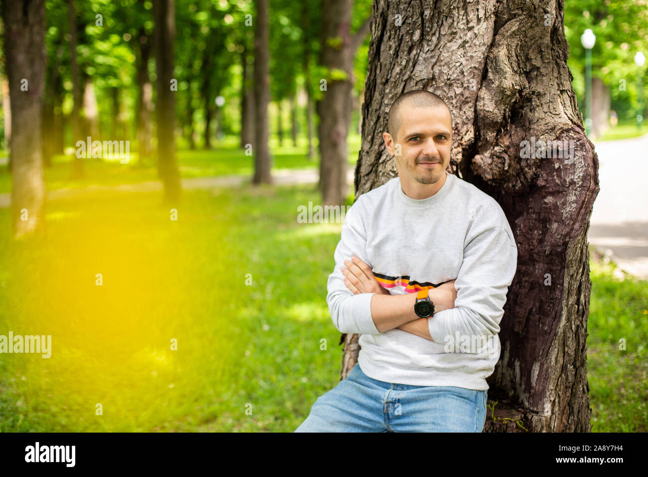 Man dressed as tree hi-res stock photography and images - Alamy