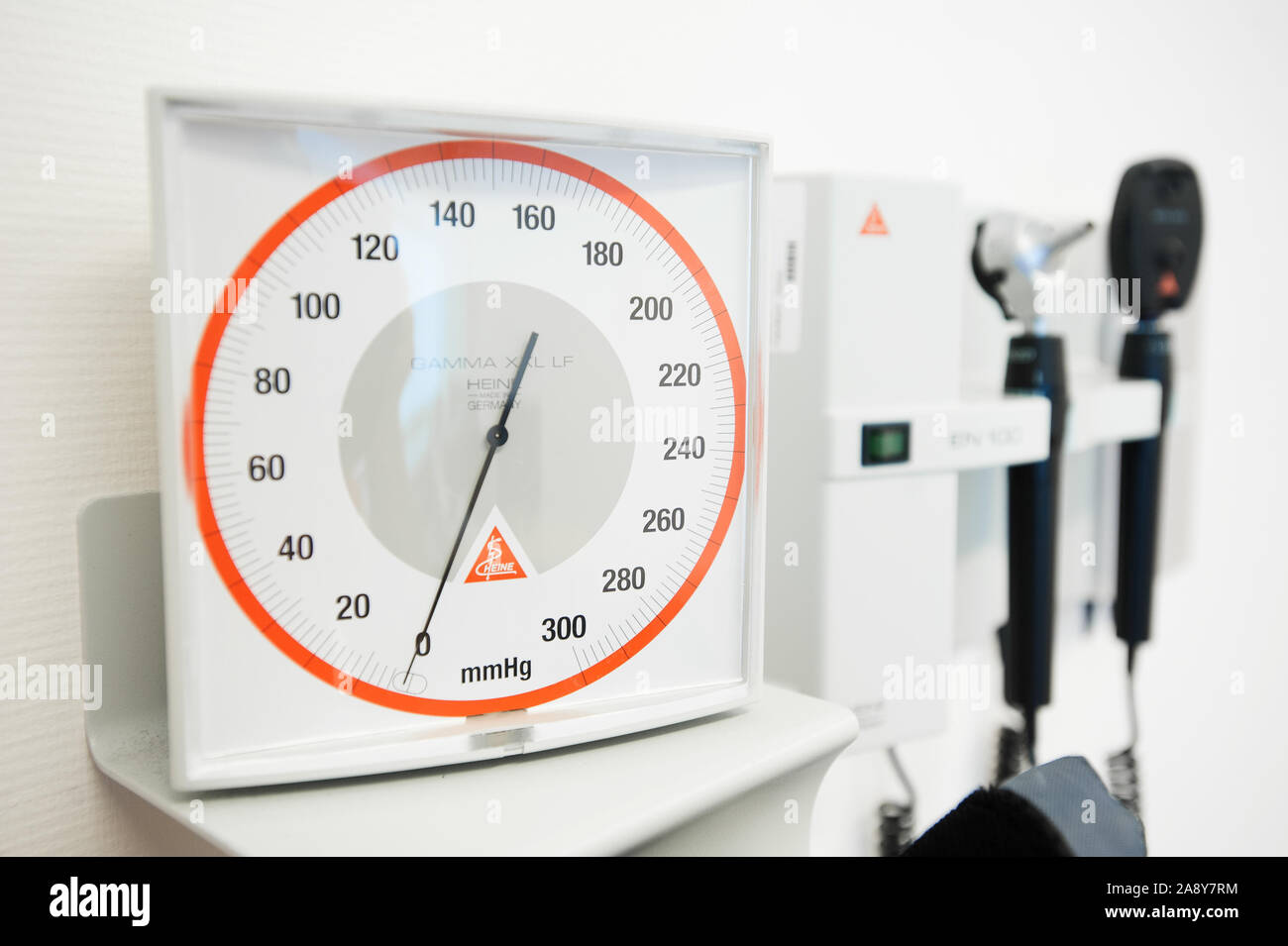 Hearing test hi-res stock photography and images - Alamy