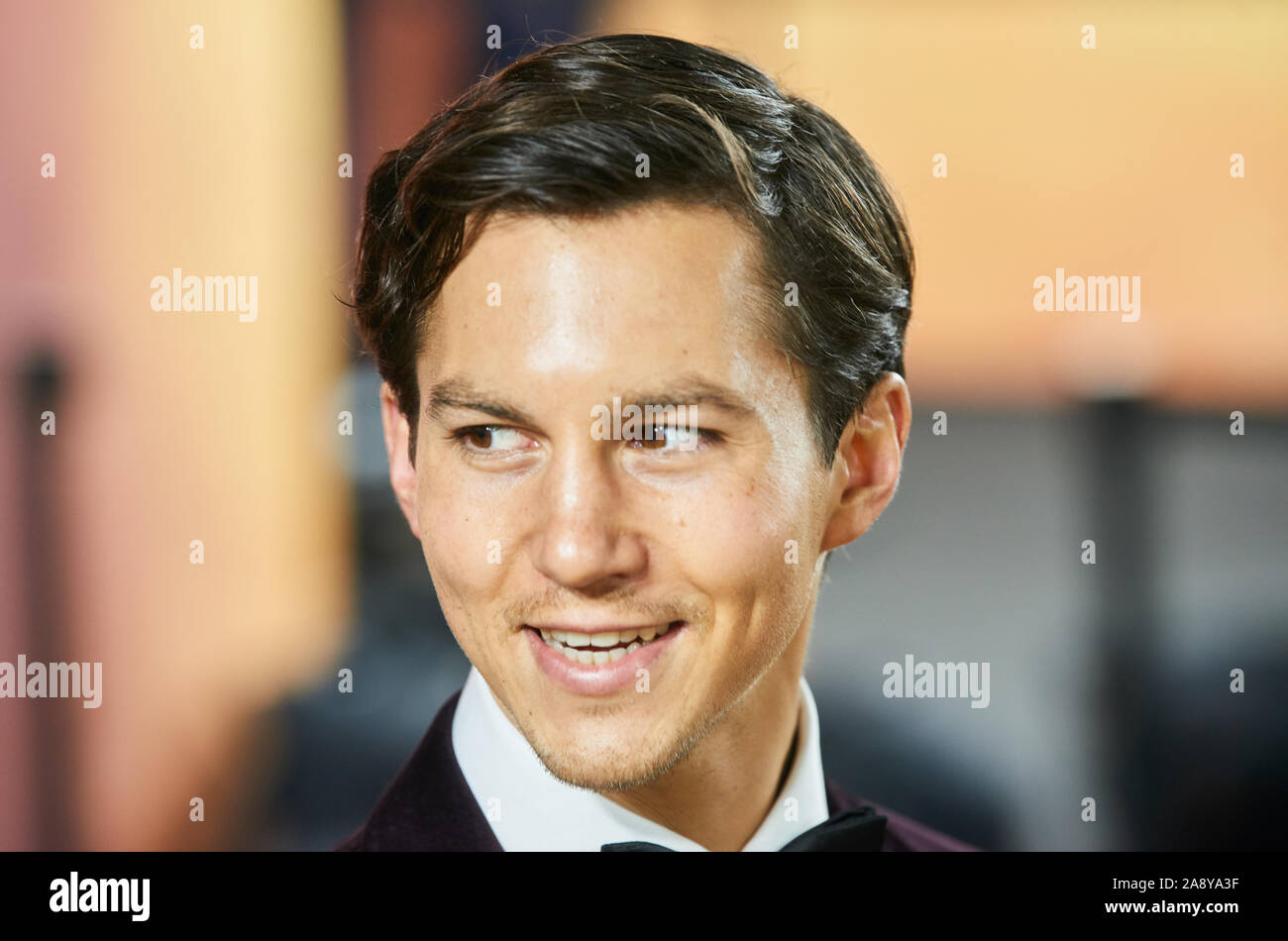 Berlin, Germany. 08th Nov, 2019. Actor Tim Oliver Schultz comes to the ...