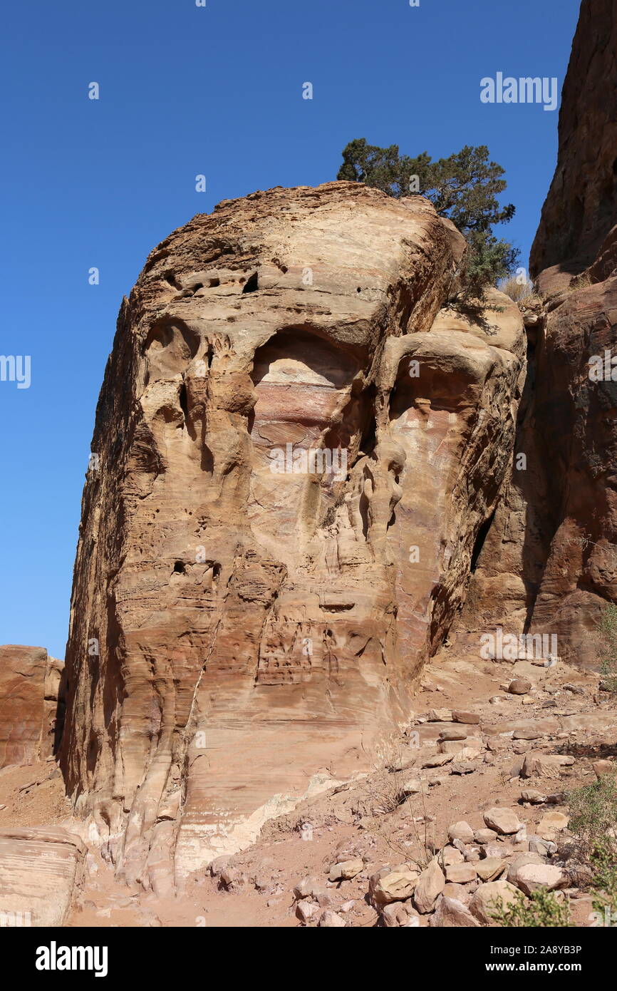 Natural rock formation shaped like a skull, by Lion Fountain, High ...