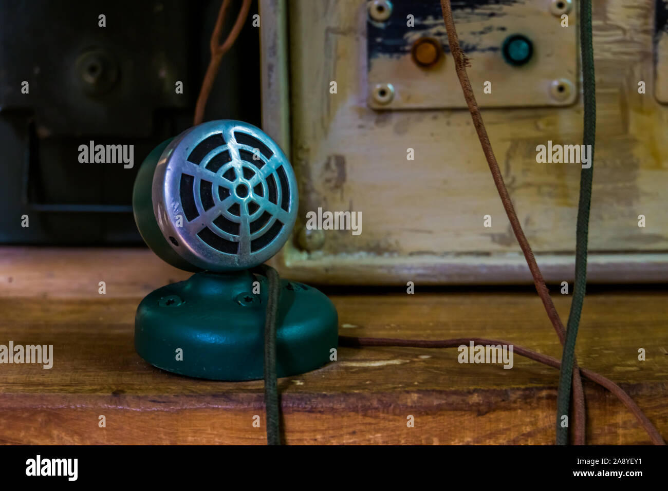 Retro microphone recording gear hi-res stock photography and images - Alamy