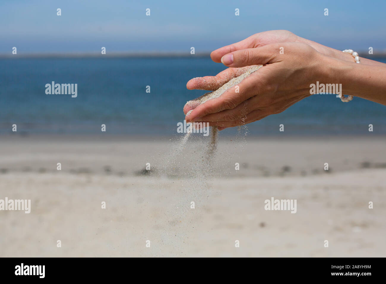 Sand flowing finger hi-res stock photography and images - Alamy