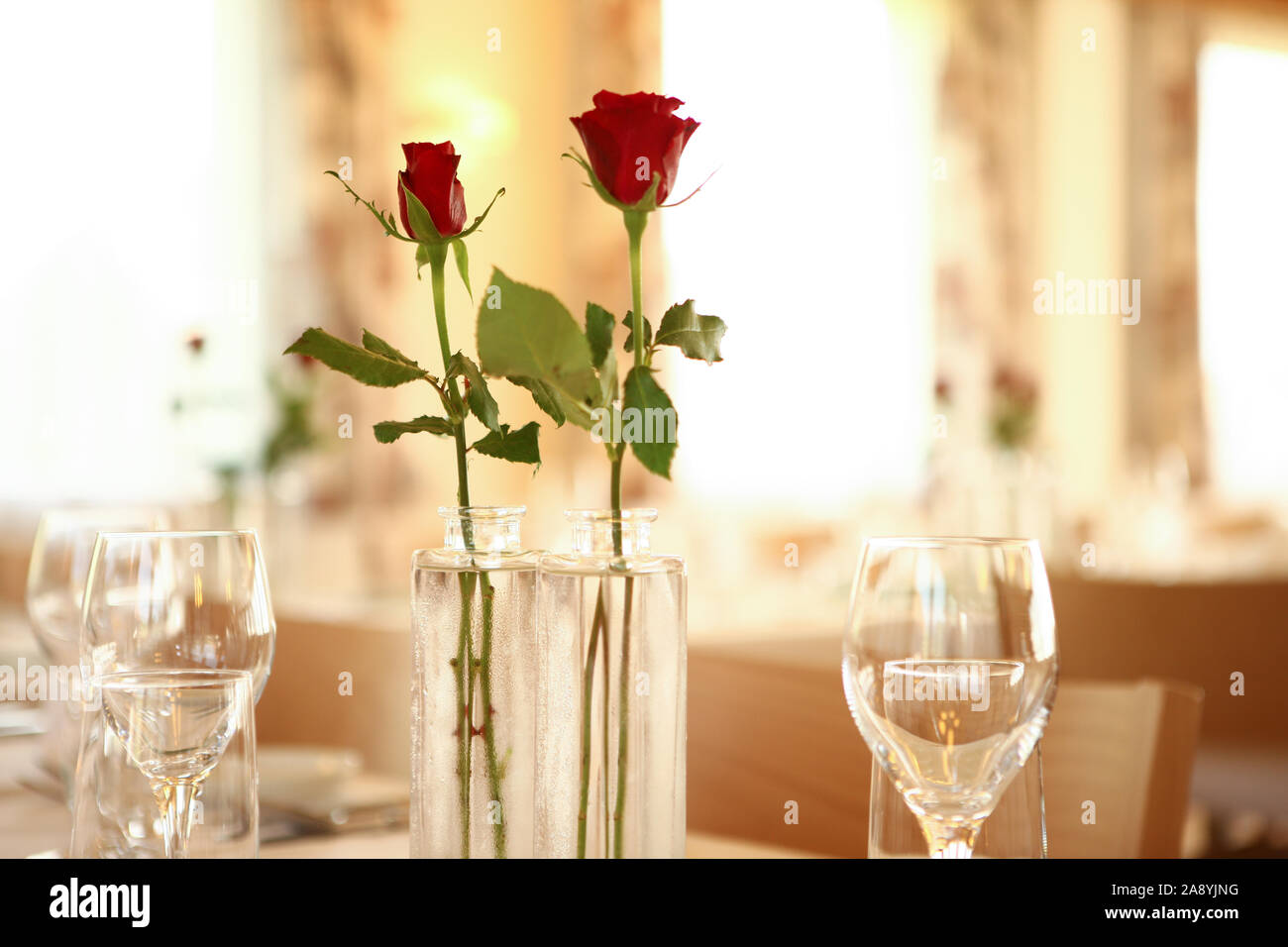 Red roses decorate table wedding hi-res stock photography and images ...