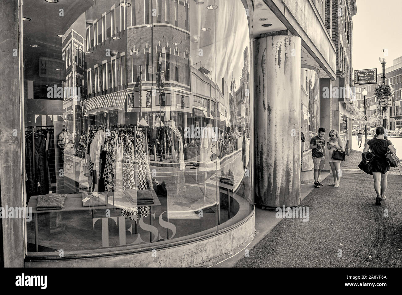 Clothing store cambridge hi-res stock photography and images - Alamy