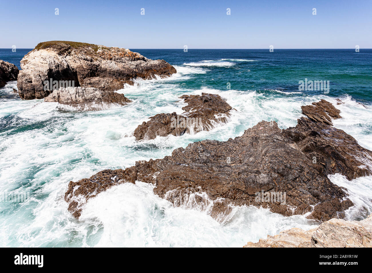 Rocky outcrop water hi-res stock photography and images - Alamy