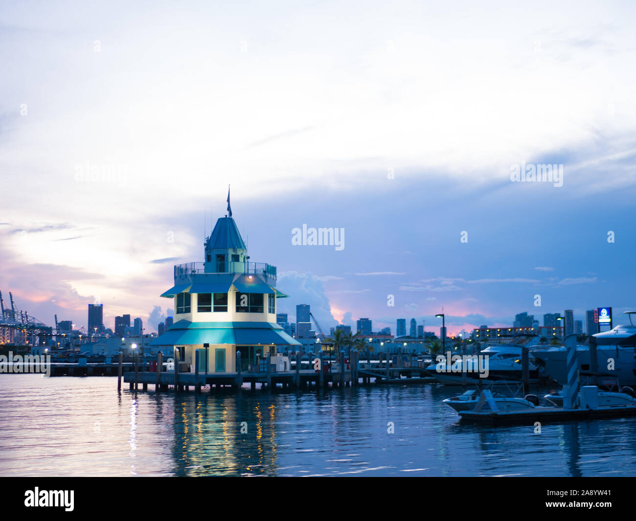 Cityscape marina district pier hi-res stock photography and images - Alamy