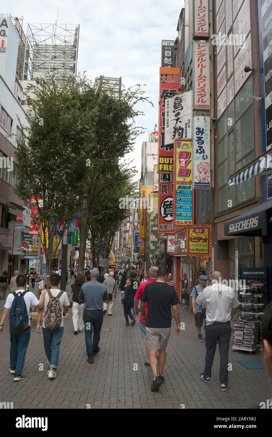 Toho cinemas shinjuku hi-res stock photography and images - Alamy
