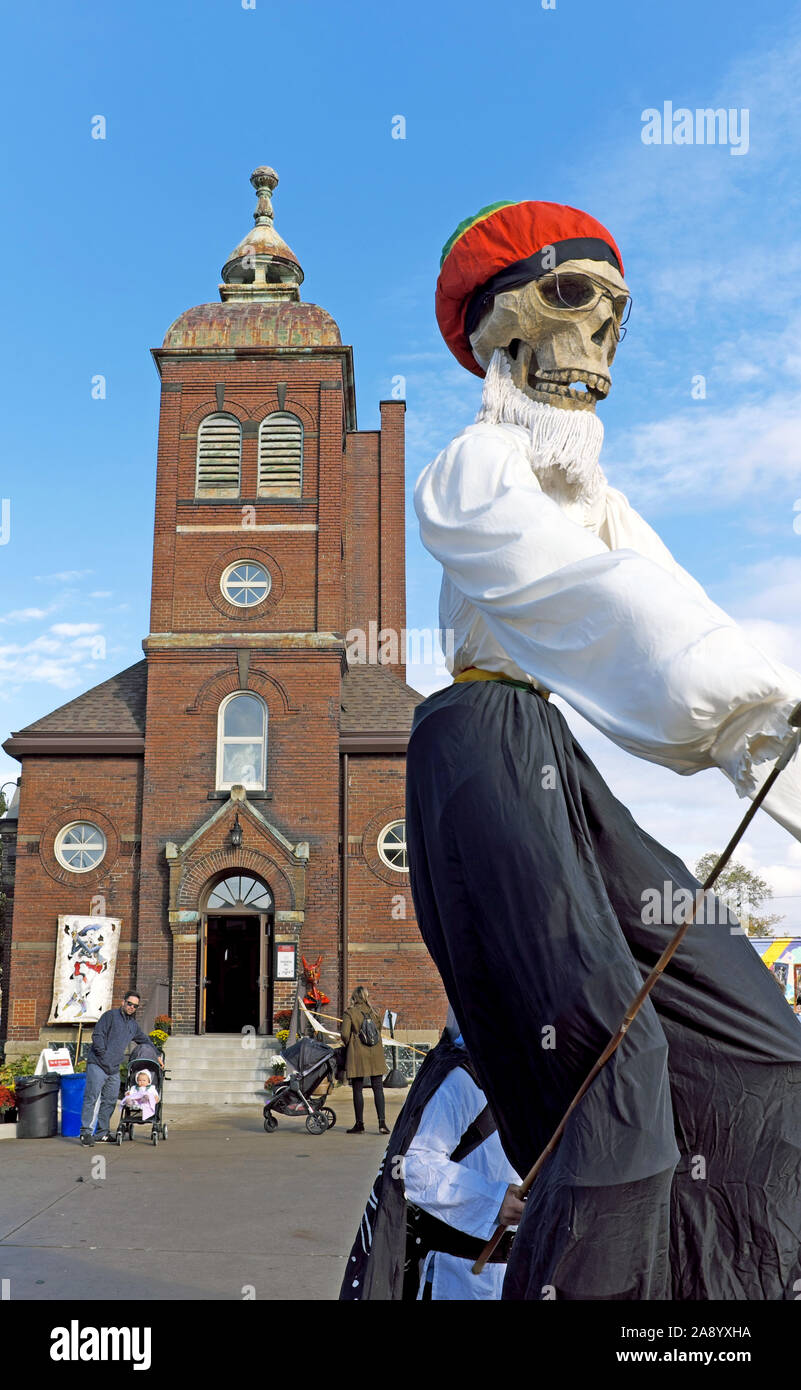 Large skeleton puppet day of the dead hi-res stock photography and ...
