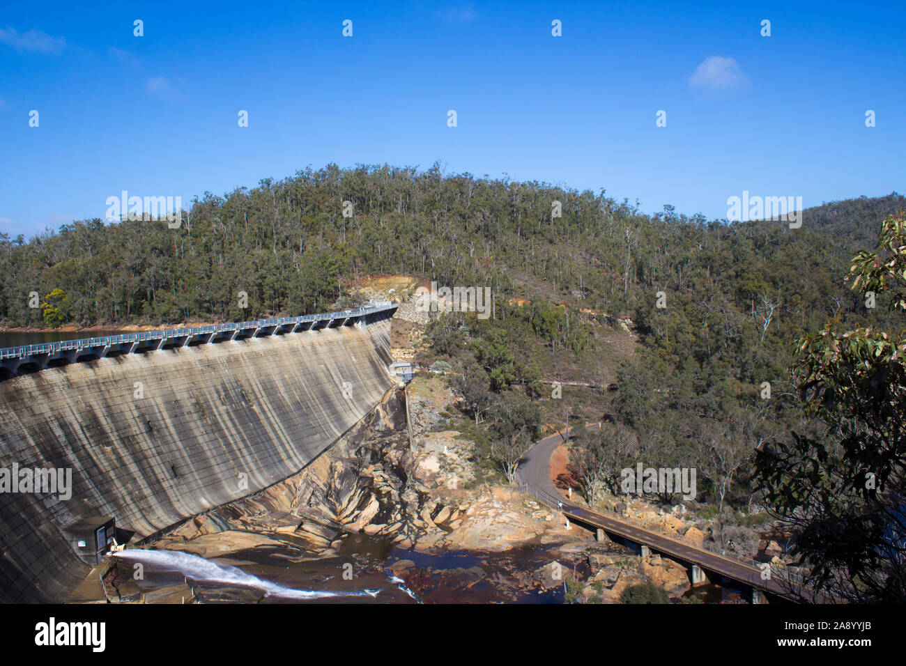 River overflowing concrete dam wall hi-res stock photography and images ...