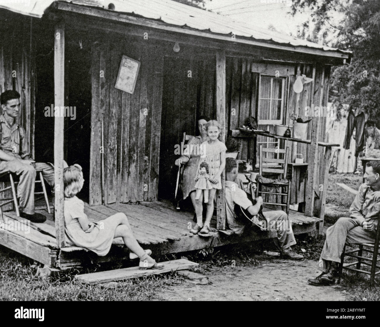 1920s poor families hi-res stock photography and images - Alamy