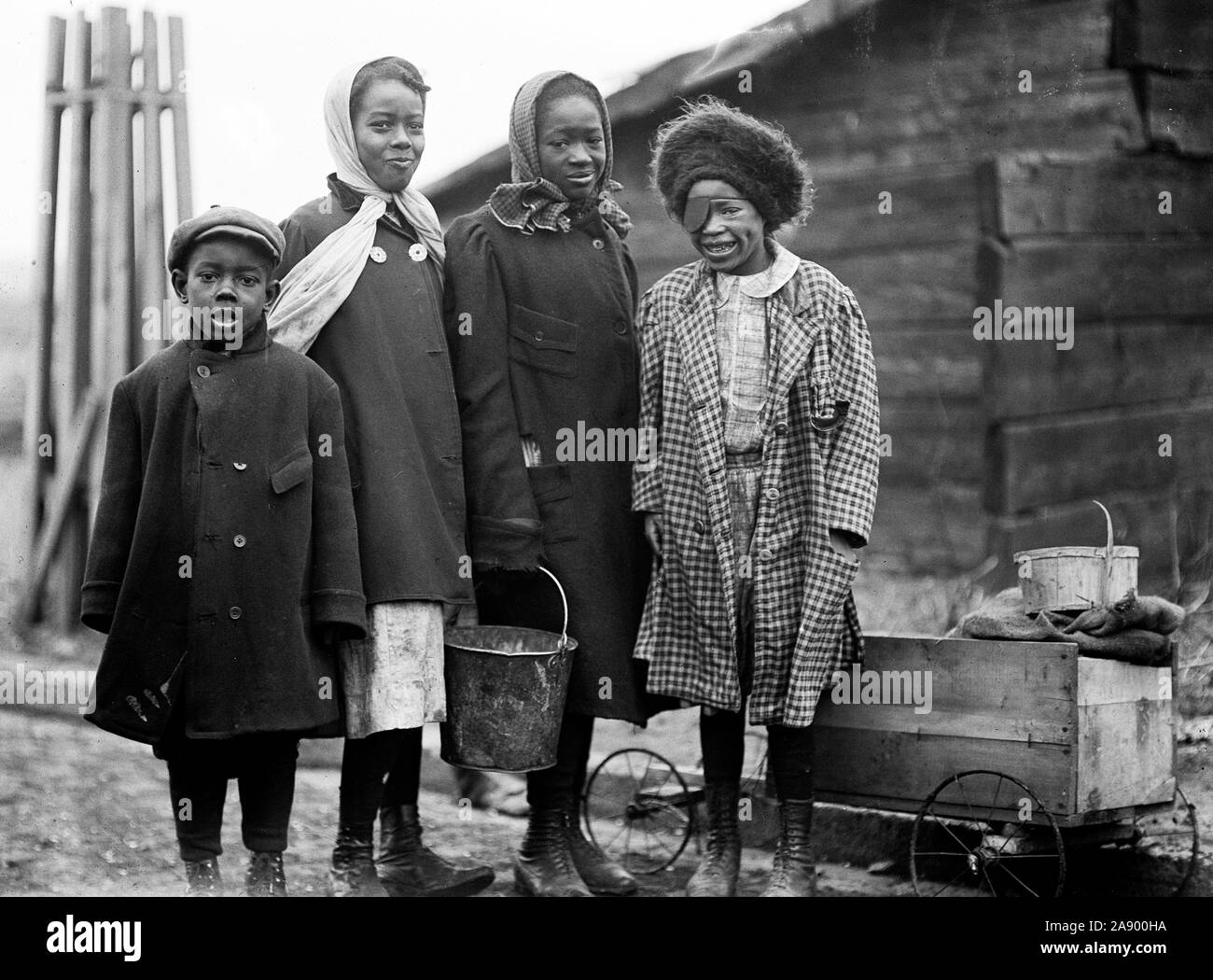 Early 1900s poor black family hi-res stock photography and images - Alamy