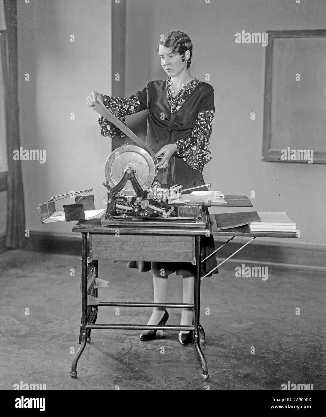 Early 1900s female student hi-res stock photography and images - Alamy