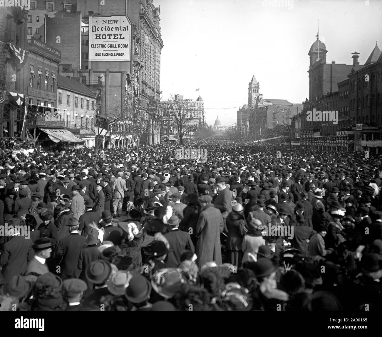 1900s parade Black and White Stock Photos & Images - Alamy