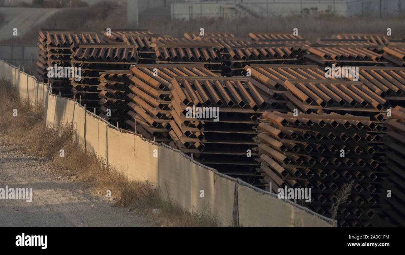 Us mexico border fence 2019 hi-res stock photography and images - Alamy