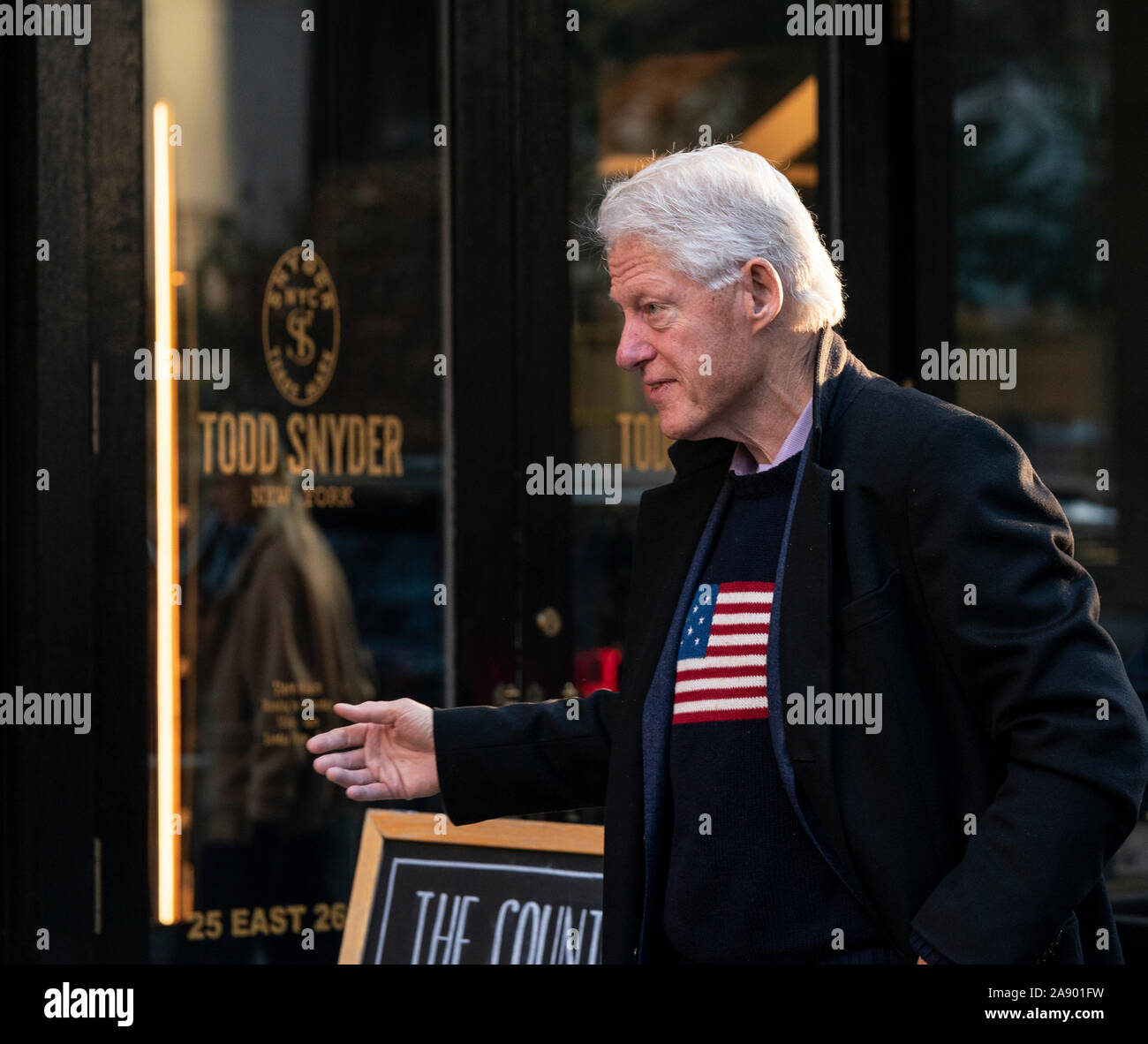 Us president bill clinton arrives hi-res stock photography and images ...