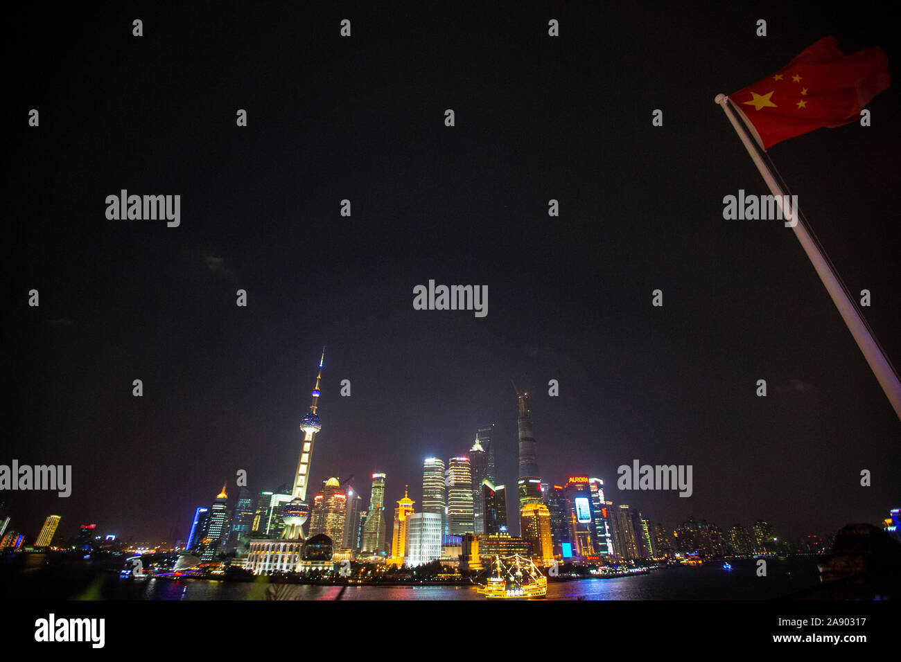 Shanghai architectural landmarks hi-res stock photography and images ...