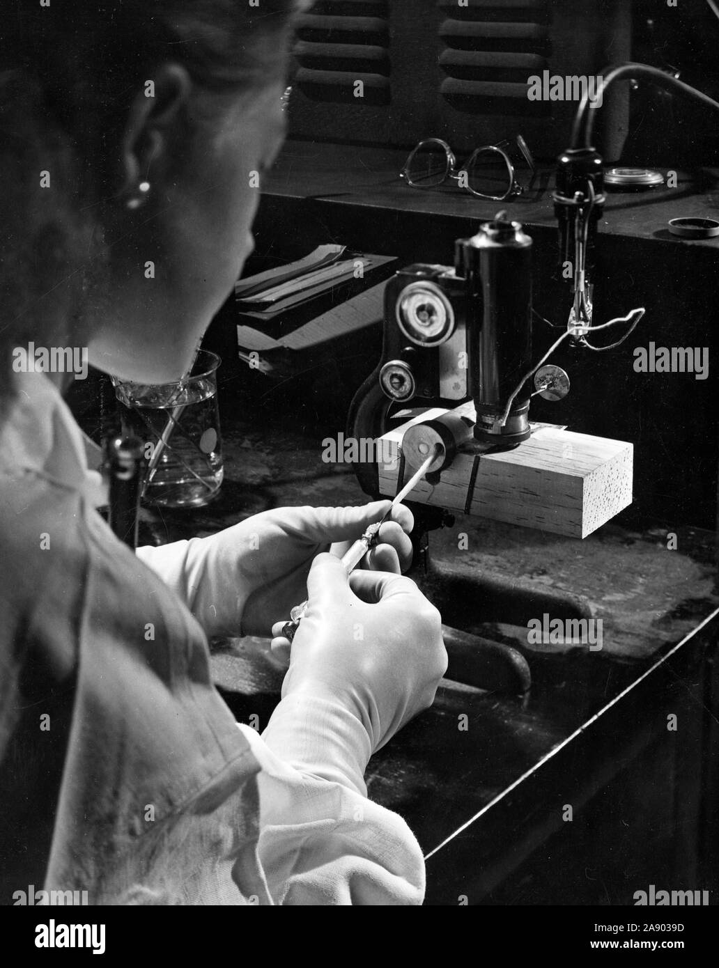 Radioactive material hi-res stock photography and images - Alamy