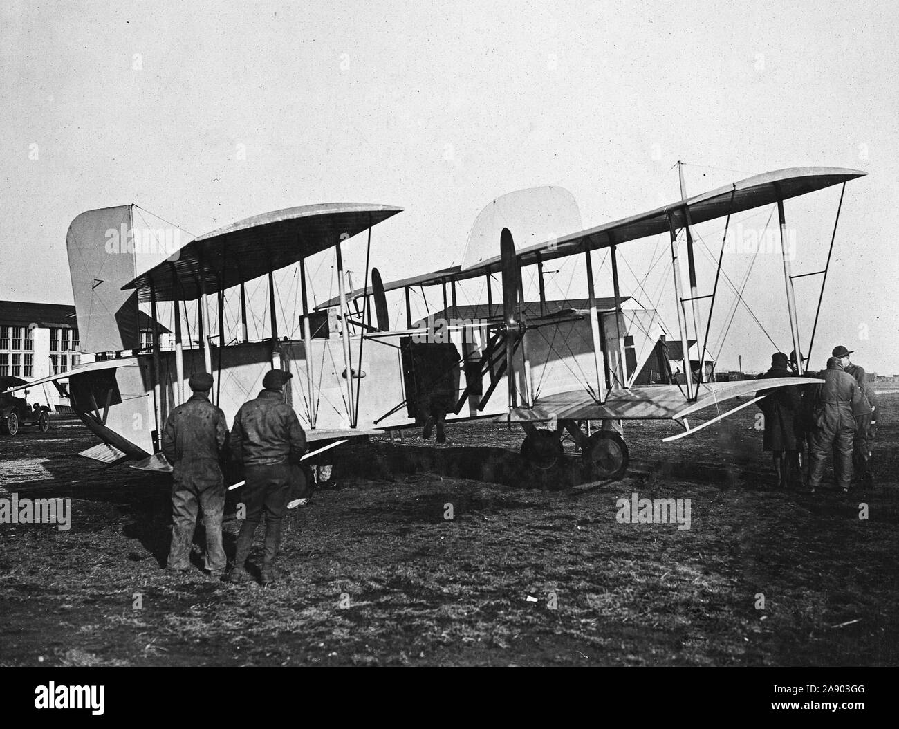 Wings fuselage hi-res stock photography and images - Alamy