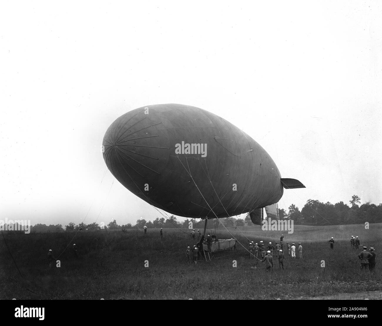 Airship sails hi-res stock photography and images - Alamy