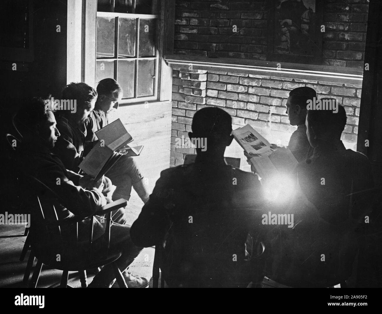Army library hi-res stock photography and images - Alamy