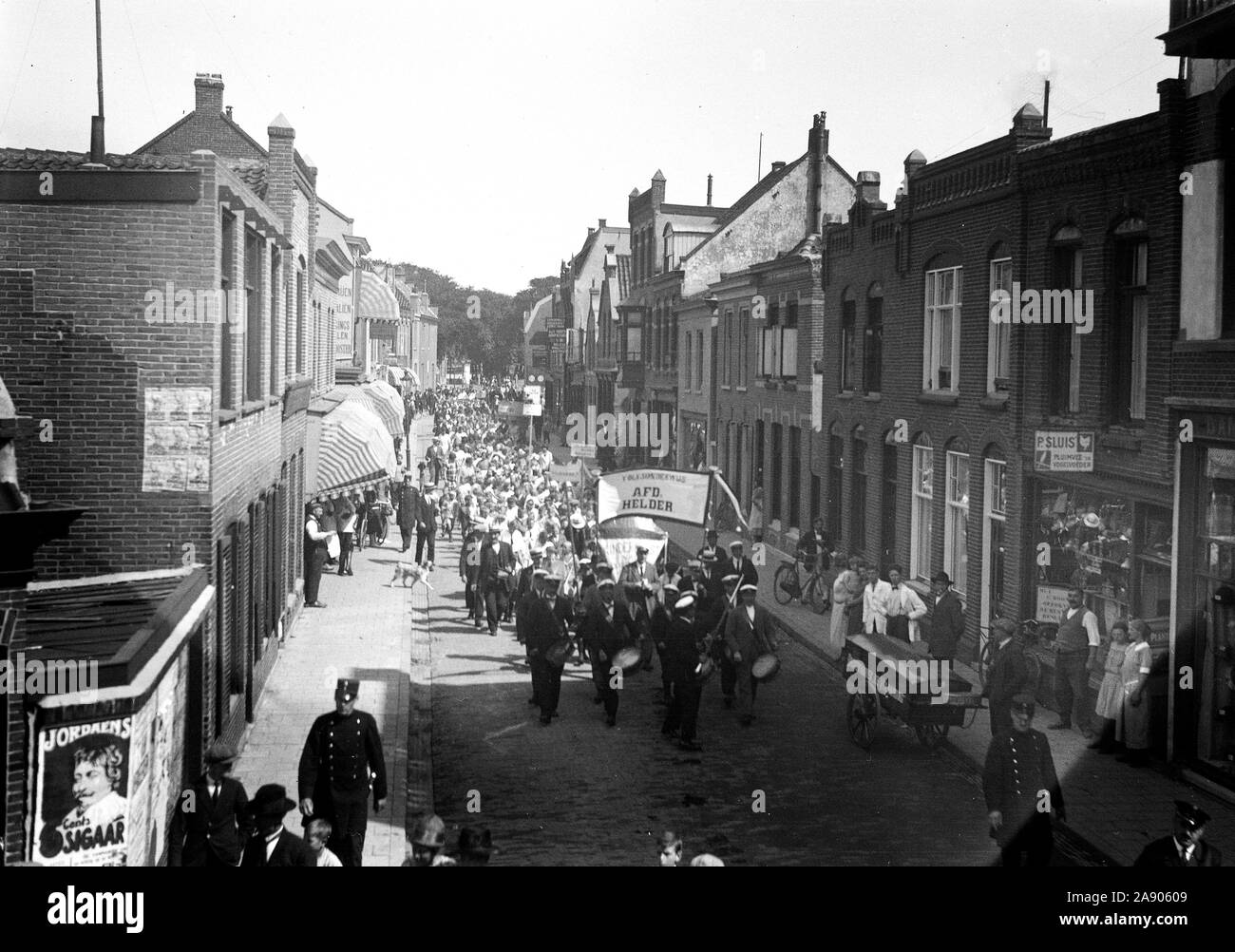 1930s children parade hi-res stock photography and images - Alamy