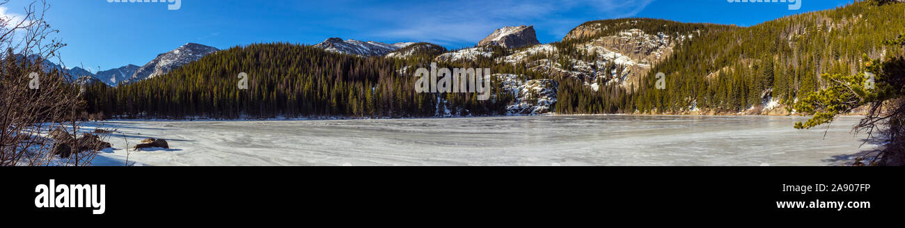 Frozen lake alpine forest hi-res stock photography and images - Alamy