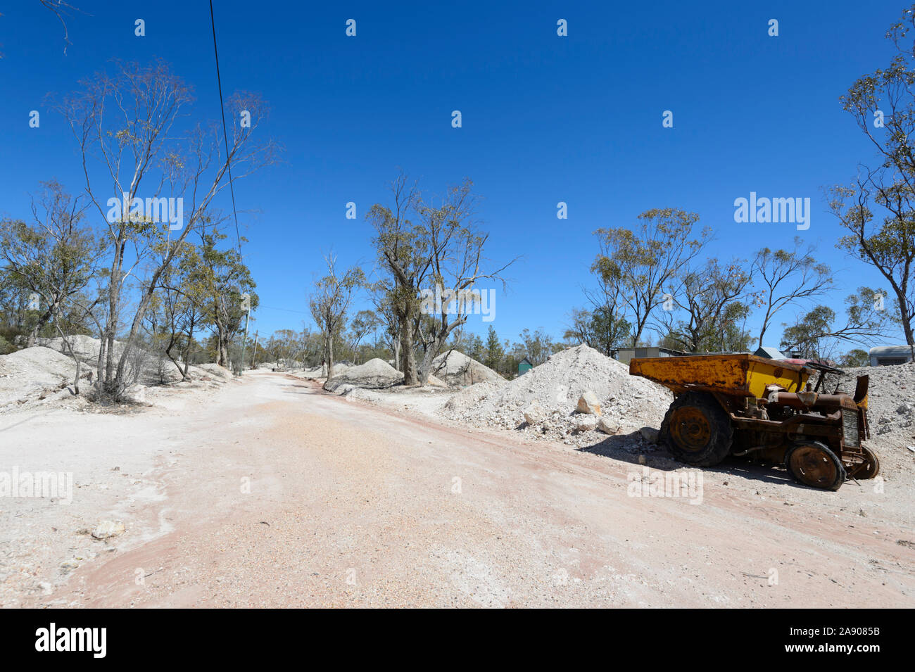 Mullock heaps in the opal fields of Lightning Ridge, The Grawin, New ...