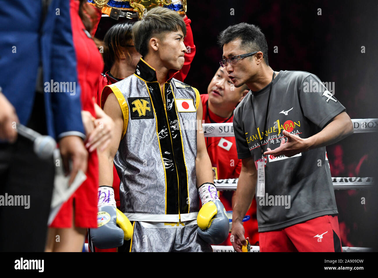 Naoya Inoue of Japan talks with his trainer and father Shingo Inoue ...